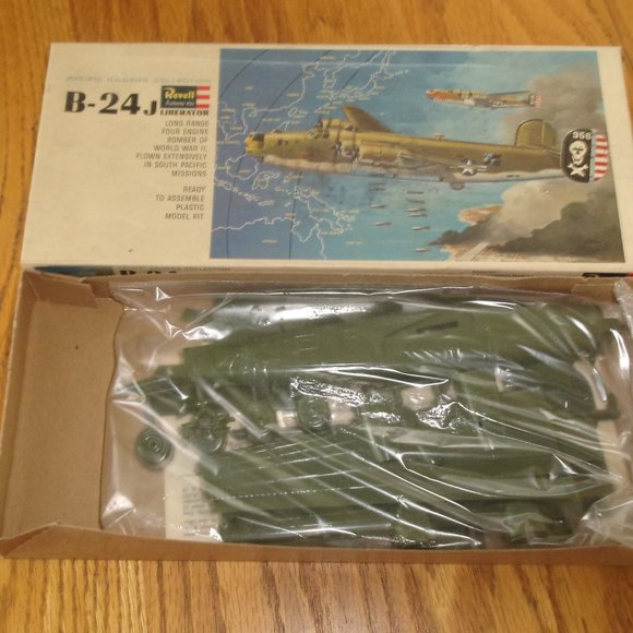 Revell | Toys | Revell Model Kit Pacific Raiders B24j Liberator 4 ...